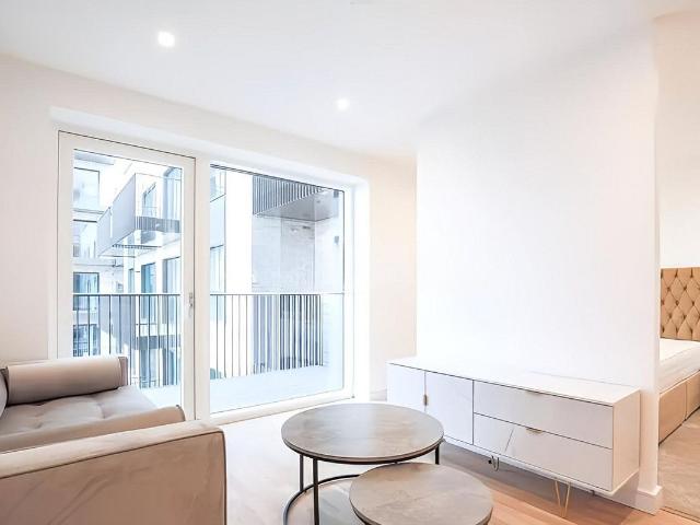 Edwin House, Southall UB1, Studio to rent, £1,500 pcm | PrimeLocation