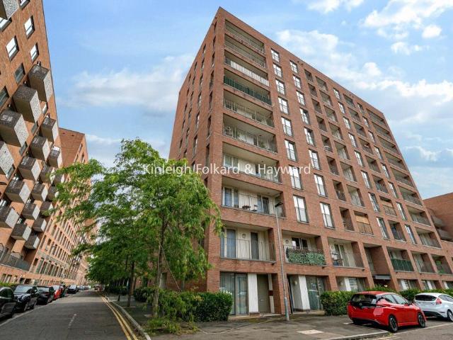Edwin Street, London, E16 2 bed flat to rent £2,050 pcm £473 pw