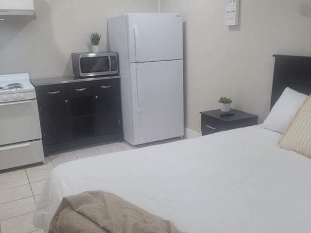 Efficiency Apt Airbnb style