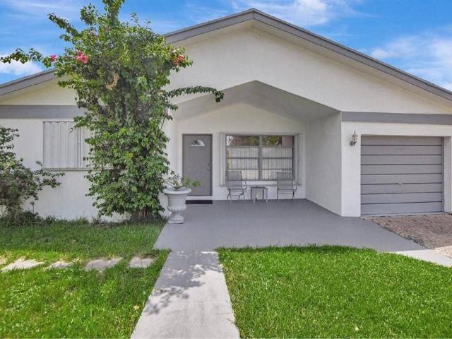 Efficiency for rent in Boca Raton