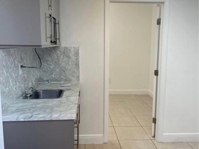 Efficiency for rent in West Kendall