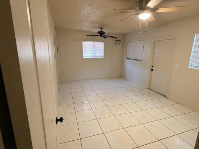 Efficiency room for rent