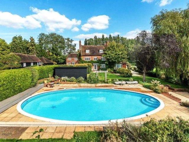 Effingham Common Road, Effingham. 6 bed detached house to rent £15,000 pcm £3,462 pw