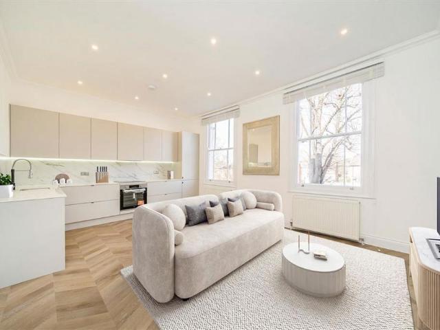 Effingham Road, London SE12 2 bed flat to rent £2,300 pcm £531 pw