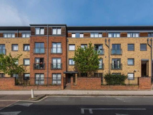 Effra Parade, Brixton, SW2 2 bed apartment to rent £1,900 pcm £438 pw