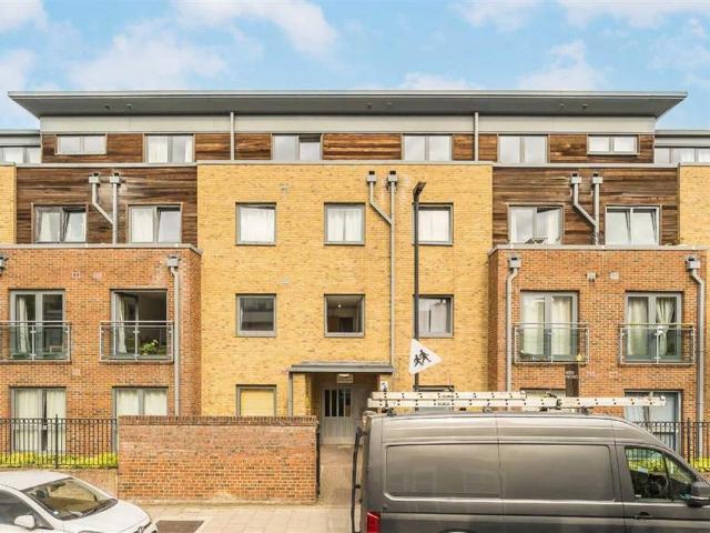 Effra Parade, London SW2 1 bed flat to rent £1,995 pcm £460 pw
