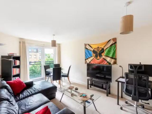 Effra Parade, London, SW2 1PG