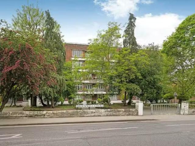 Effra Road, London, SW2 1NA