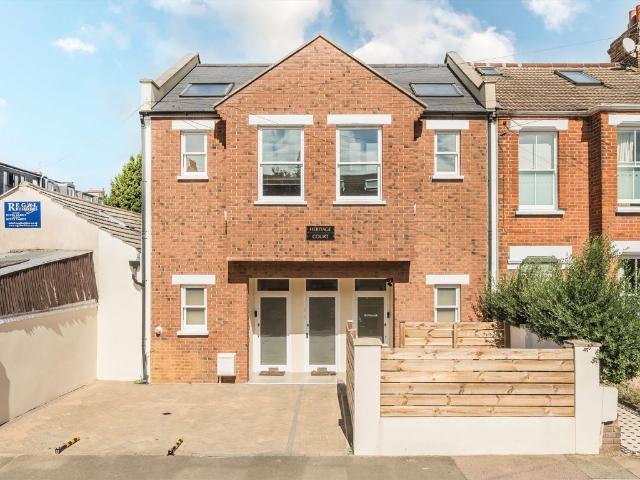 Effra Road, Wimbledon SW19, 2 bed flat to rent, £2,350 pcm | PrimeLocation