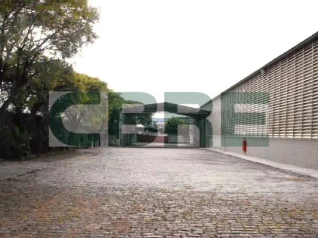 Eficiência e Praticidade: Galpão com estrutura otimizada e acessos independentes