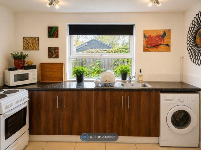 Ekin Road, Cambridge CB5, Studio to rent, £1,300 pcm | PrimeLocation