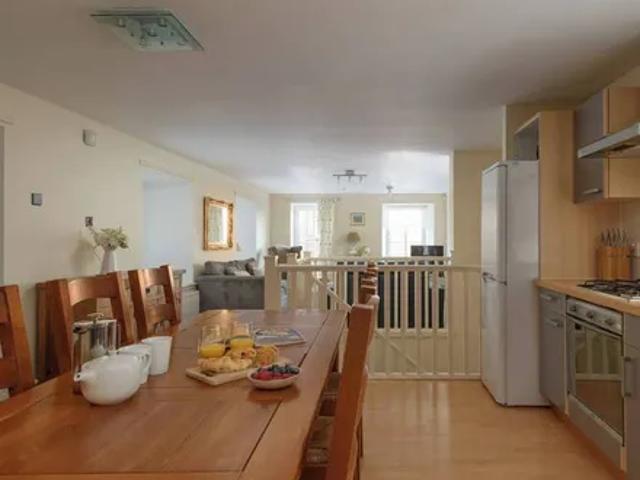 EH6 Hair Design, 31 Restalrig Road, Leith Links, City of Edinburgh, EH6 8BE, United Kingdom | 3 bed apartment for rent #165035735 | Rentberry