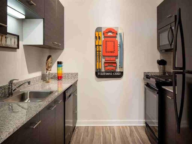 Eight O Five Studio Apartment for Rent at 805 N La Salle Dr, Chicago, IL 60610 Near North Side