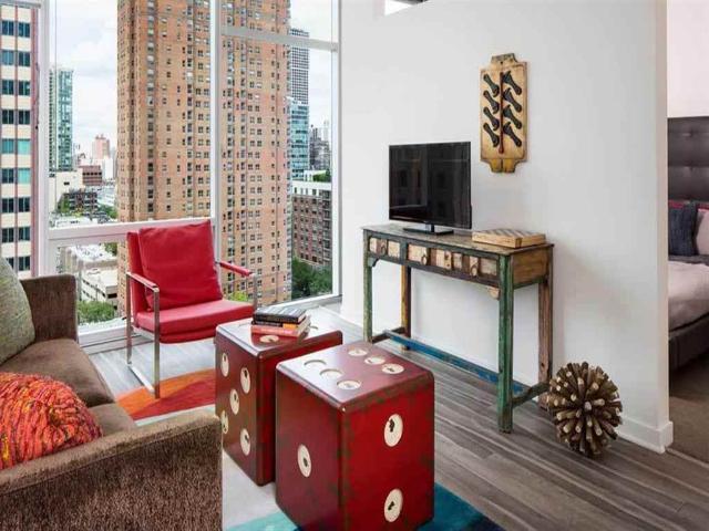 Eight O Five Studio Apartment for Rent at 805 N La Salle Dr, Chicago, IL 60610 Near North Side