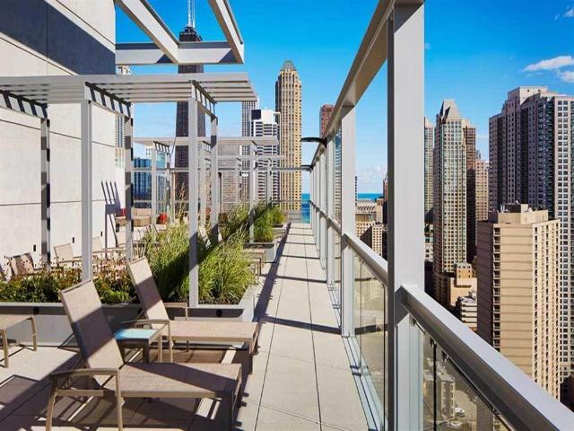 Eight O Five Studio Apartment for Rent at 805 N La Salle Dr, Chicago, IL 60610 Near North Side
