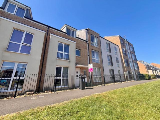 Eighteen Acre Drive, Patchway, BRISTOL 4 bed house to rent £1,900 pcm £438 pw