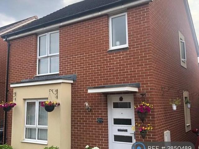 Eighteen Acre Drive, Patchway. 3 bed detached house to rent £2,100 pcm £485 pw