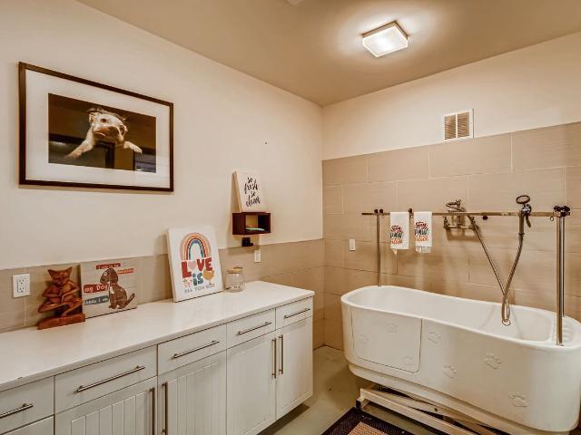 EOS 1 Bedroom Apartment for Rent at 12221 E Colonial Dr, Orlando, FL 32826