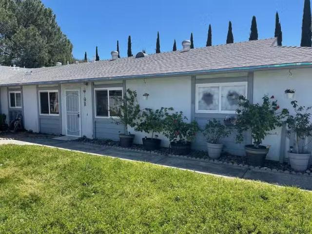 El Cajon, CA Duplex $1,495.00 Available October 2015 1867.