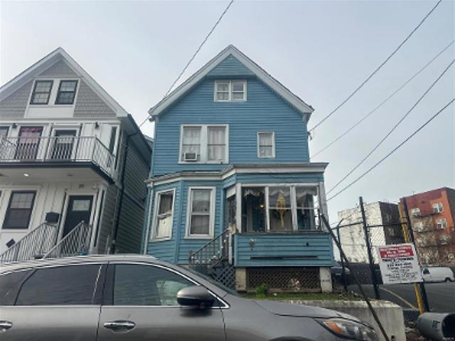 Elmwood Ave