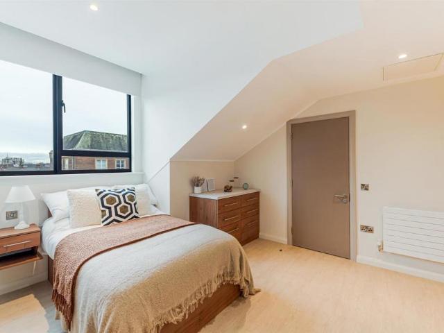 Elmwood Avenue, Belfast BT9 Studio to rent £1,127 pcm £260 pw
