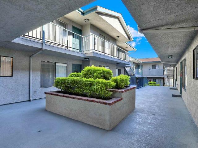 Elmwood Gardens 2 Bedroom Apartment for Rent at 260 W Elmwood Ave, Burbank, CA 91502 Rancho Adjacent
