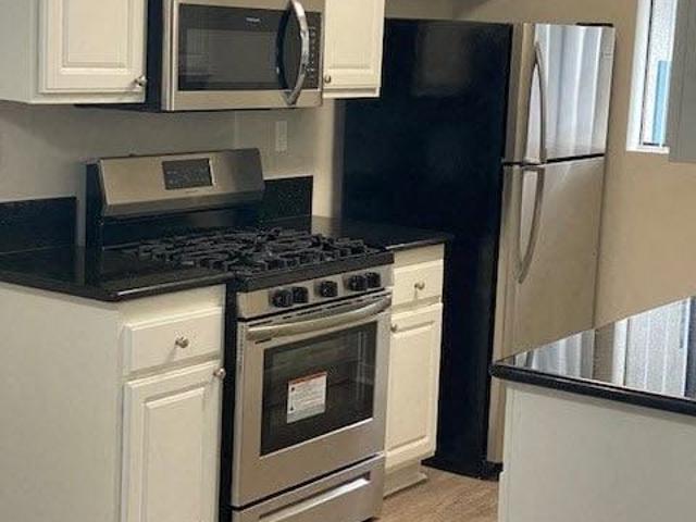 Elmwood Gardens 2 Bedroom Apartment for Rent at 260 W Elmwood Ave, Burbank, CA 91502 Rancho Adjacent