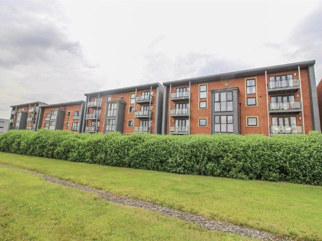 Elmwood Park Court, Great Park, Gosforth 2 bed maisonette to rent £1,000 pcm £231 pw