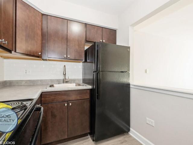 Elmwood Tower Apartments! Special Offer! 1 Bedroom Apartment for Rent at 7300 W North Ave, Elmwood Park, IL 60707