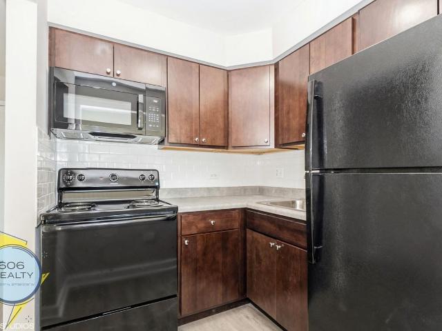Elmwood Tower Apartments! Special Offer! Studio Apartment for Rent at 7300 W North Ave, Elmwood Park, IL 60707