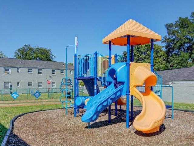 Elmwood Village Apartments and Townhomes 2 Bedroom Apartment for Rent at 24 Mola Blvd, Elmwood Park, NJ 07407