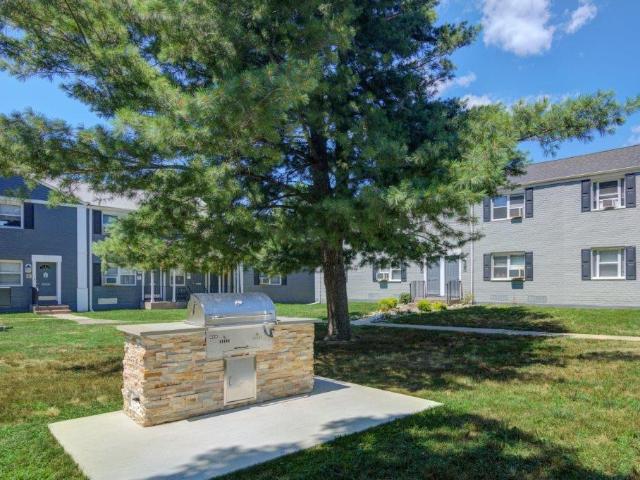 Elmwood Village Apartments and Townhomes 2 Bedroom Apartment for Rent at 24 Mola Blvd, Elmwood Park, NJ 07407