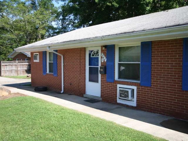Elmwood 2 Bedroom Apartment for Rent at 2000 Jersey Ave, Durham, NC 27707 Duke Forest