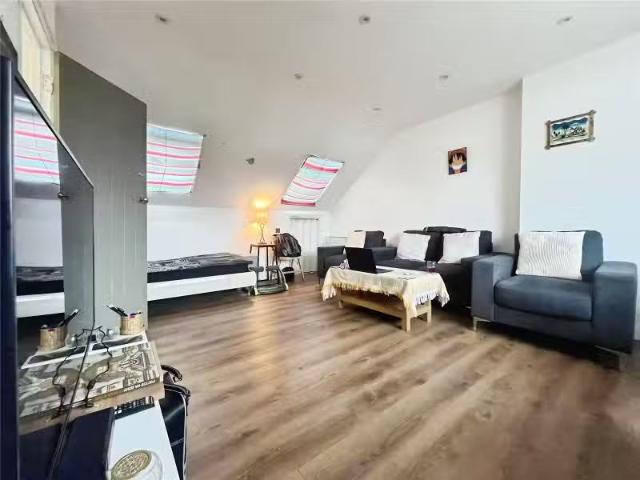 Elm Close, Twickenham, TW2 5JR