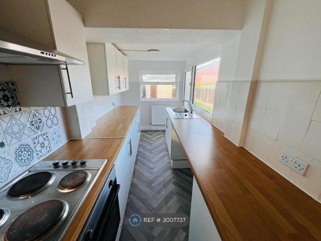 Elm Avenue, Flint CH6, 3 bed semi detached house to rent, £950 pcm | PrimeLocation