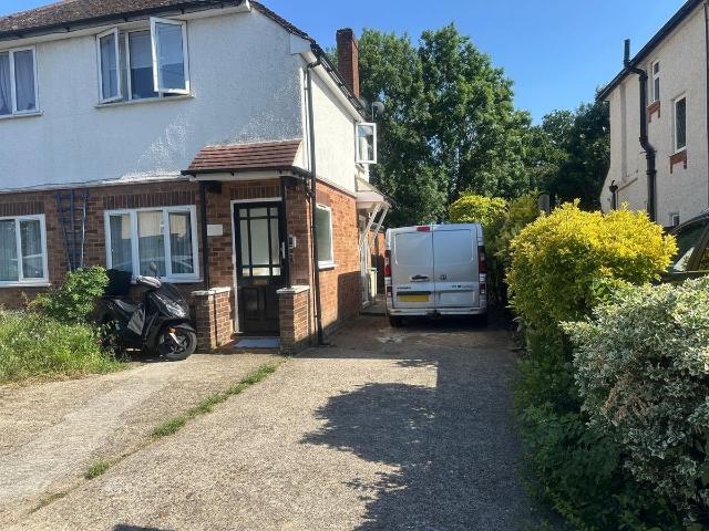 Elm Avenue, Ruislip HA4, 3 bed maisonette to rent, £2,100 pcm | PrimeLocation