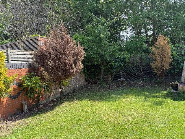 Elm Avenue, Ruislip HA4 3 bed property to rent £2,100 pcm £485 pw