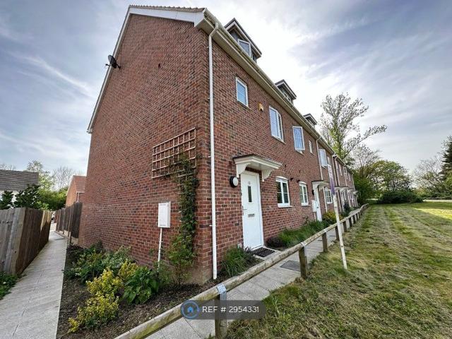 Elm Gardens, Brentwood CM15, 4 bed end terrace house to rent, £2,500 pcm | PrimeLocation