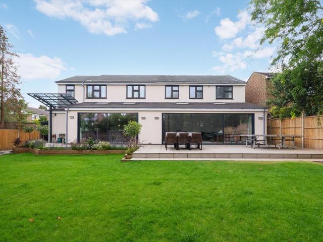 Elm Gardens, Claygate, Esher, Surrey. 4 bed detached house to rent £7,000 pcm £1,615 pw