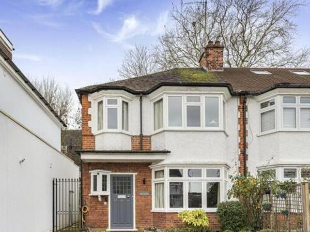 Elm Gardens, London, 3 Bedroom End