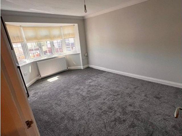 Elm Gardens, Mitcham CR4, 2 bed flat to rent, £1,700 pcm | PrimeLocation