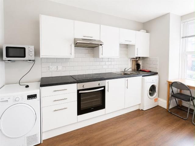Elm Grove, Brighton BN2, 6 bed shared accommodation to rent, £3,500 pcm | PrimeLocation