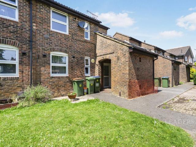 Elm Grove, Horsham, RH13 2 bed flat to rent £1,375 pcm £317 pw