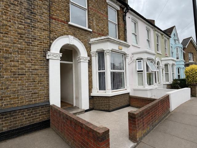 Elm Grove, LONDON SE15 4 bed terraced house to rent £4,250 pcm £981 pw