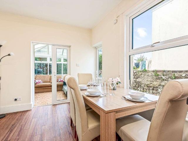 ELM GROVE PROFESSIONAL LET Room 7