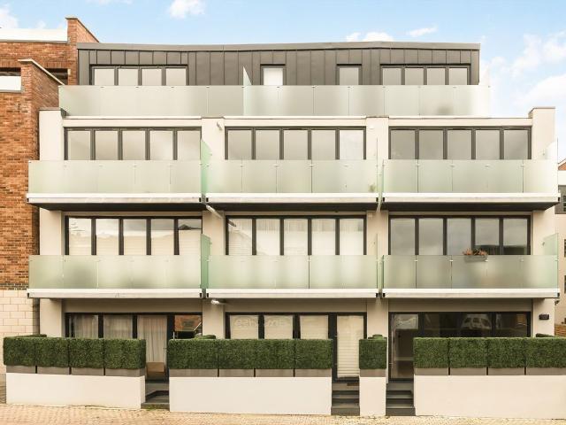 Elm Grove, Wimbledon SW19, 2 bed flat to rent, £2,750 pcm | PrimeLocation