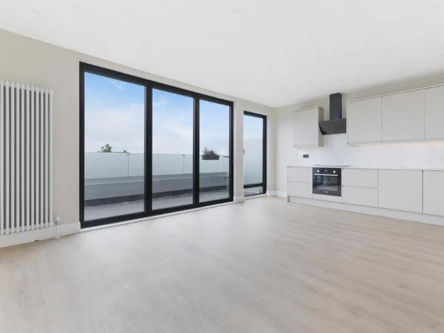 Elm Grove, Wimbledon SW19 2 bed flat to rent £2,800 pcm £646 pw