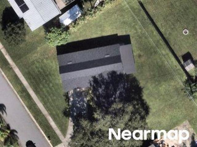 Elm Dr NE