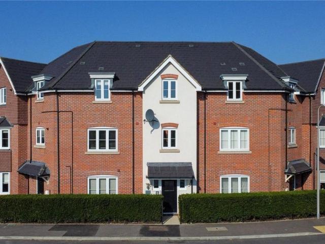 Elm Drive, Reading RG5 2 bed apartment to rent £1,450 pcm £335 pw