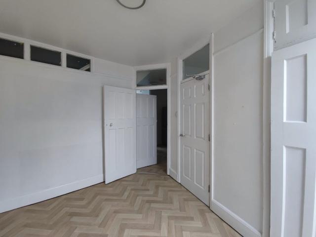 Elm Park Avenue, Hornchurch RM12, 3 bed flat to rent, £2,100 pcm | PrimeLocation